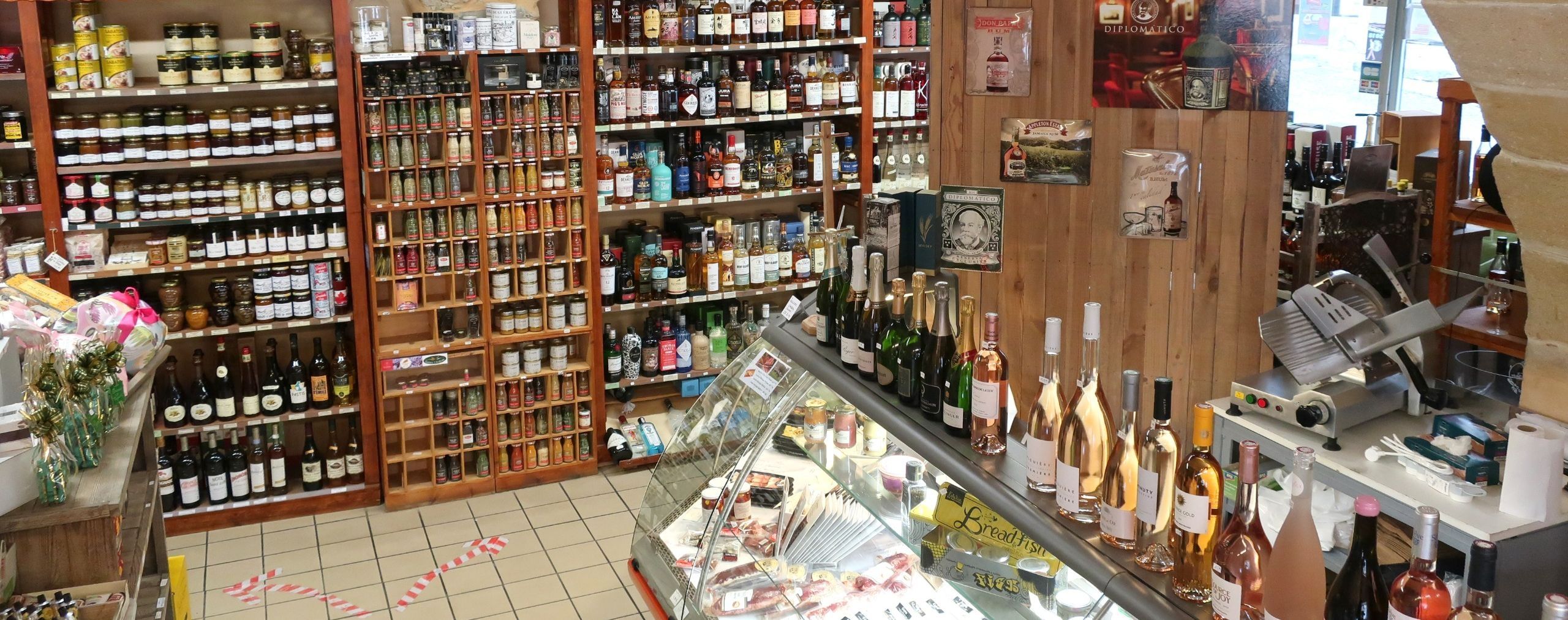 La Table Gourmande épicerie fine cave à vins à Aubenas en Ardèche